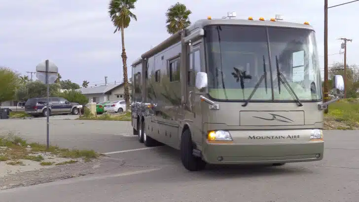 How to Drive an RV: Off-Tracking and Rear Overhang