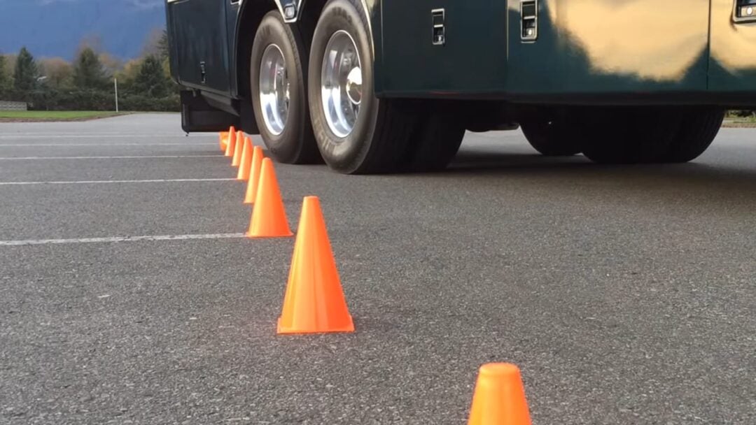 How to Drive an RV: Off-Tracking and Rear Overhang
