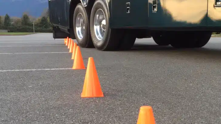 How to Drive an RV: Off-Tracking and Rear Overhang