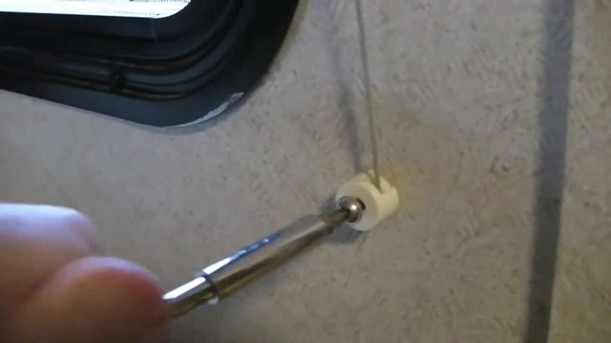 How to Restring RV Pleated Shades - TheRVgeeks.com