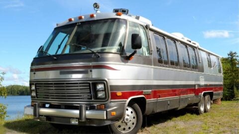 What's A Tag Axle RV? What Are The Pros & Cons To Having One?