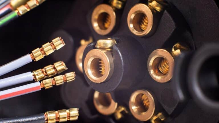 7 Pin Trailer Plug: What You Need to Know - TheRVgeeks