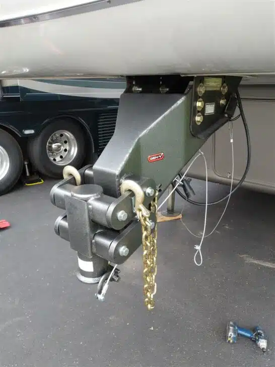 Gooseneck vs 5th Wheel Hitches: Which One Tows Better?